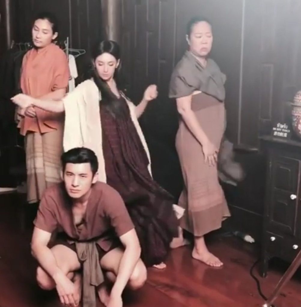 การะเกด&เดอะแก๊งค์ มาในเพลง Poom Poom pow แฟนคลับหวั่น ผ้าถุงแม่หลุด(ชม ...