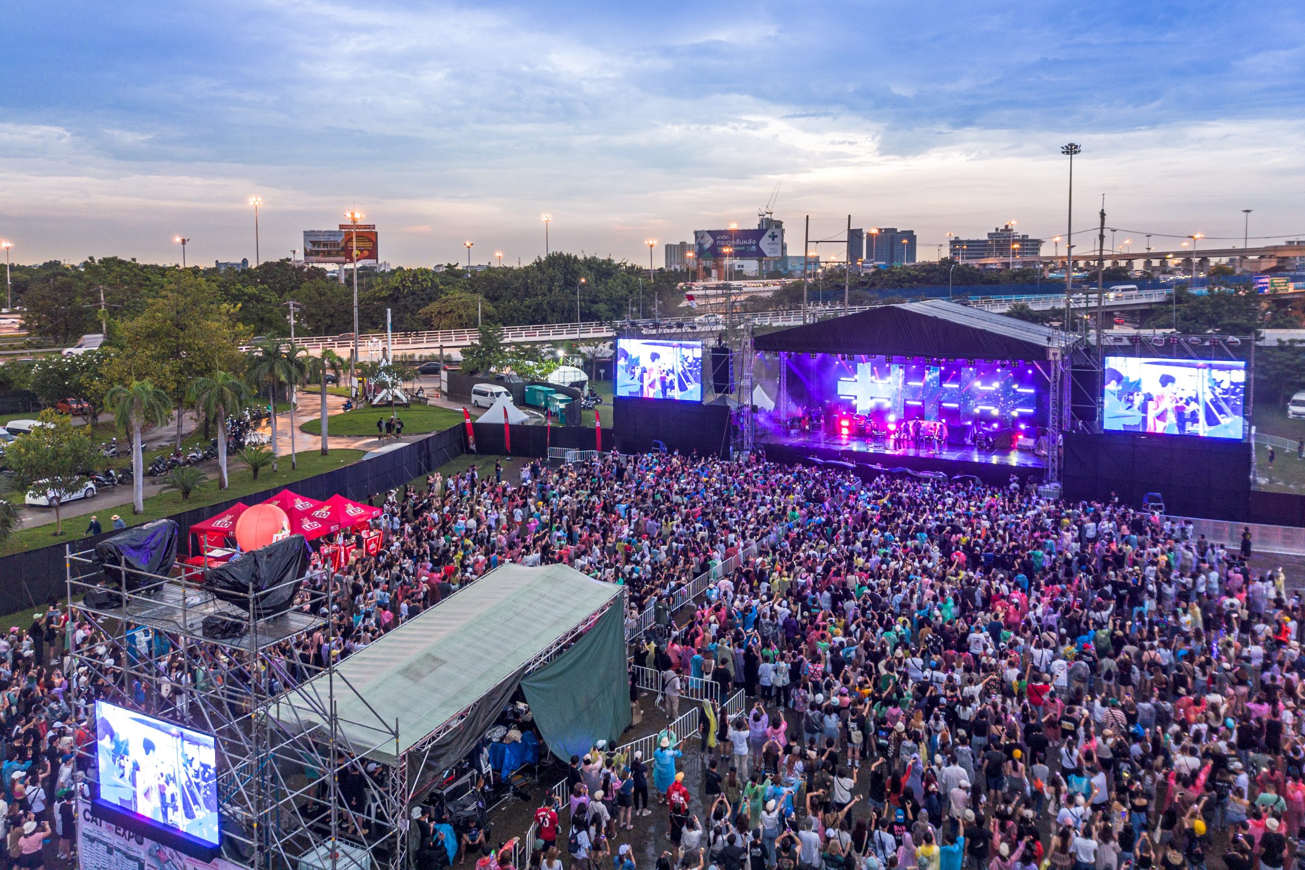 CAT EXPO ครบทศวรรษเทศกาลดนตรีของคนเล็กๆ แบบคึกคักชุ่มชื่นใจ